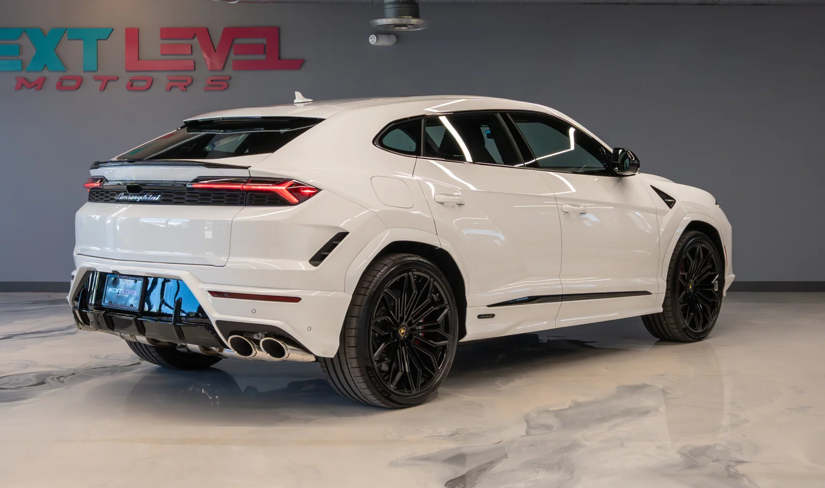 2025 Lamborghini Urus SE white - NEXT LEVEL MOTORS